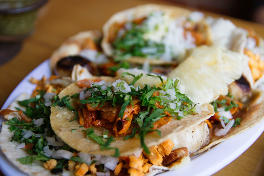 De tacos y tacuches – Mexicanísimo